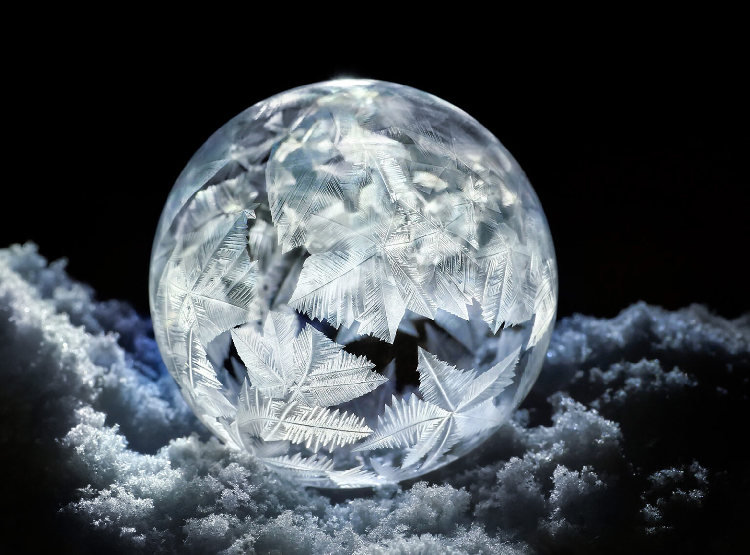 Freezing Soap Bubbles – Nature’s Crystal Ball - PHOTONews Canada